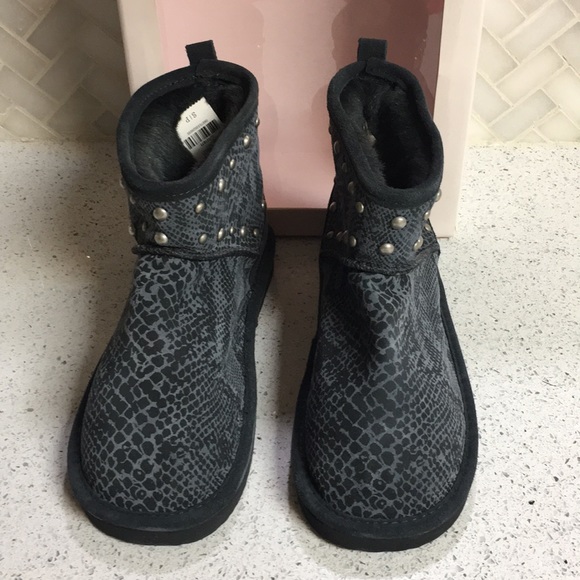 PINK Victoria's Secret | Shoes | Victorias Secret Pink Fur Lined Mukluk ...